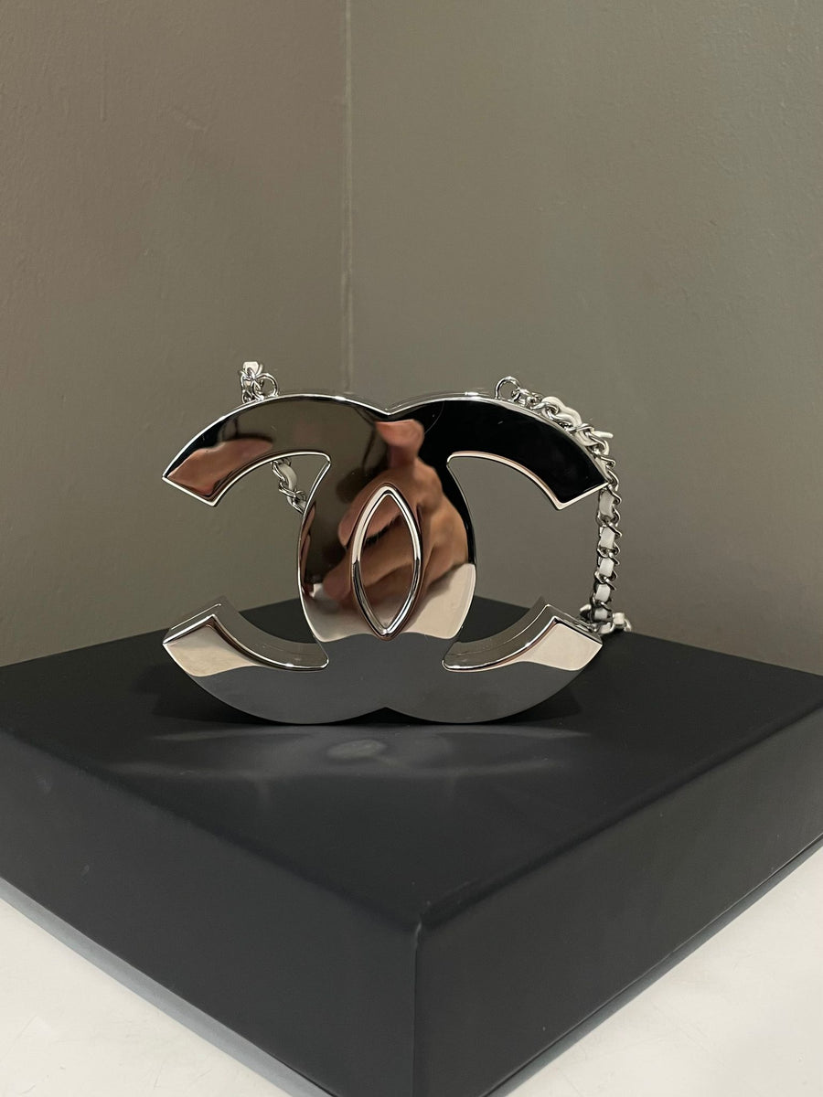 Chanel 25C CC‑logo Minaudière Silver – LOVELOTSLUXURY